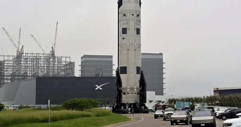 Tom Lee warns SpaceX IPO could flood markets with $2T in new liquidity