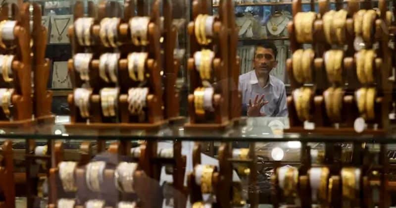 Indian gold falls below pre-duty-hike levels as overseas prices drop